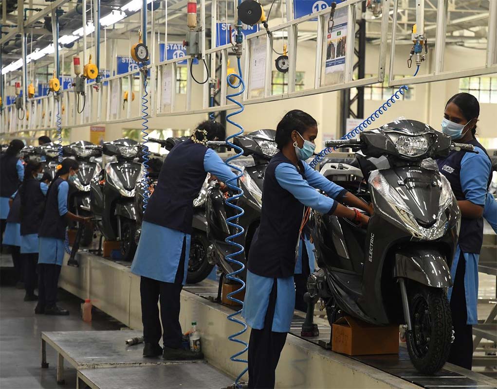 Greaves Electric Mobility services 1 lakh e-scooters in 6 months ...