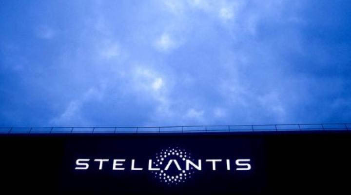 Stellantis tests e-fuels on existing engines to decarbonise fleet ...