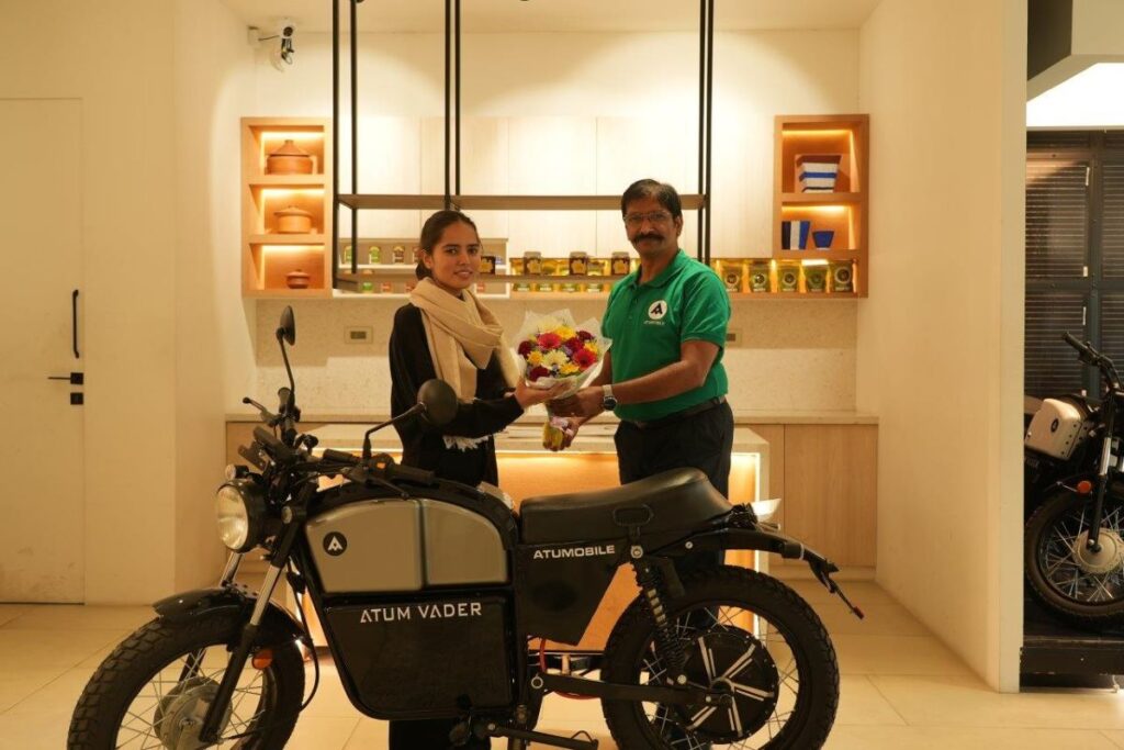 Atumobile delivers its EV Bike Atum Vader to its first female customer ...