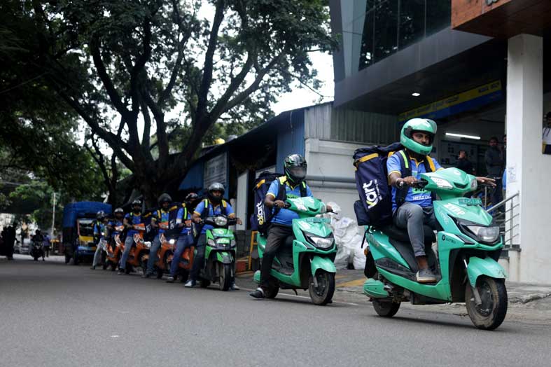 Flipkart reaches 10,000 EVs in delivery fleet, paving the way for 100% ...