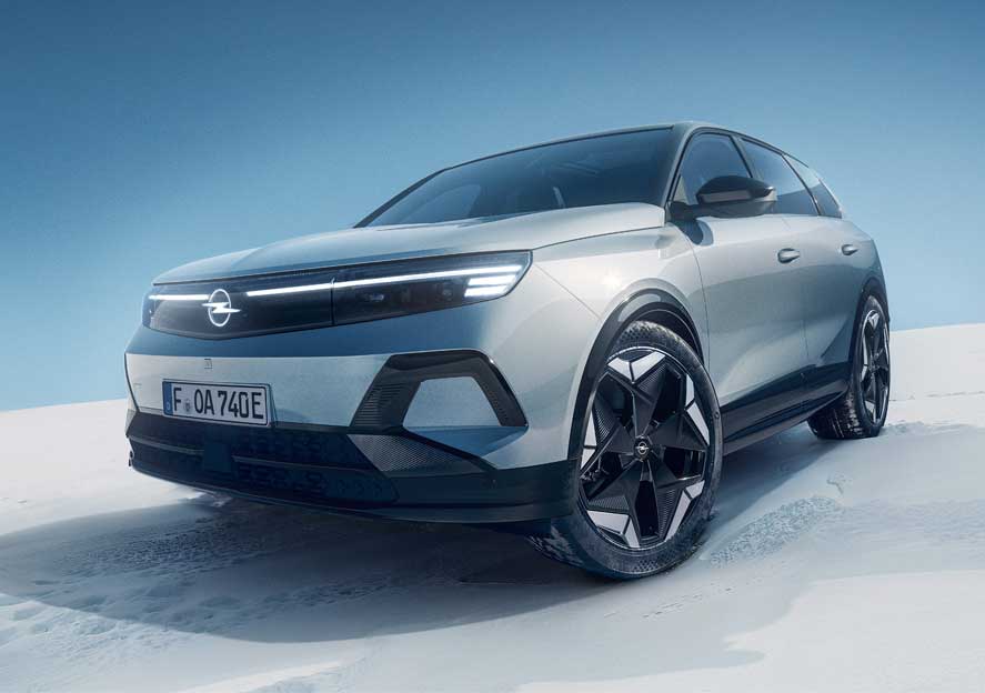 Opel releases the first official images of the Grandland Electric AWD ...