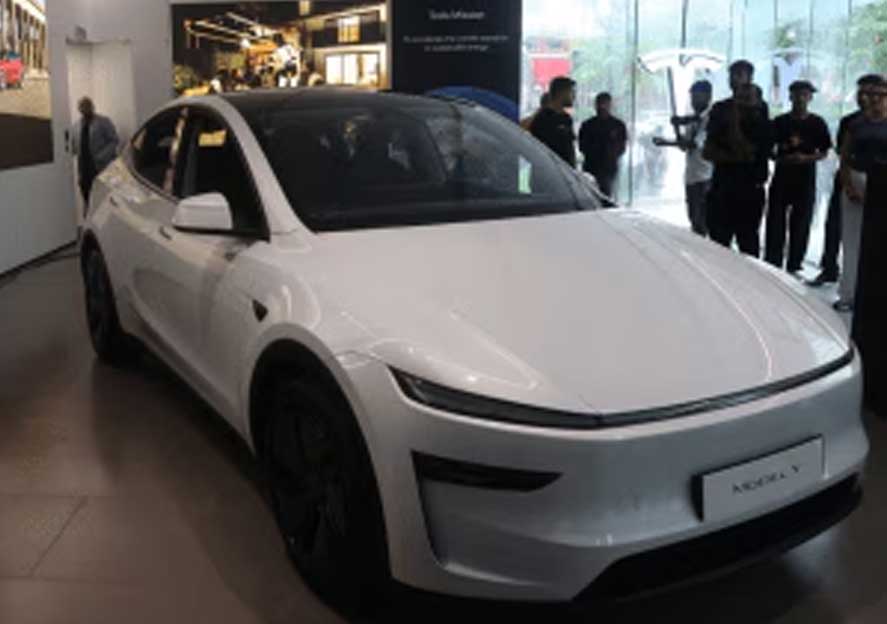 Tesla India opens first showroom in Mumbai, Showcases India-Spec Model ...