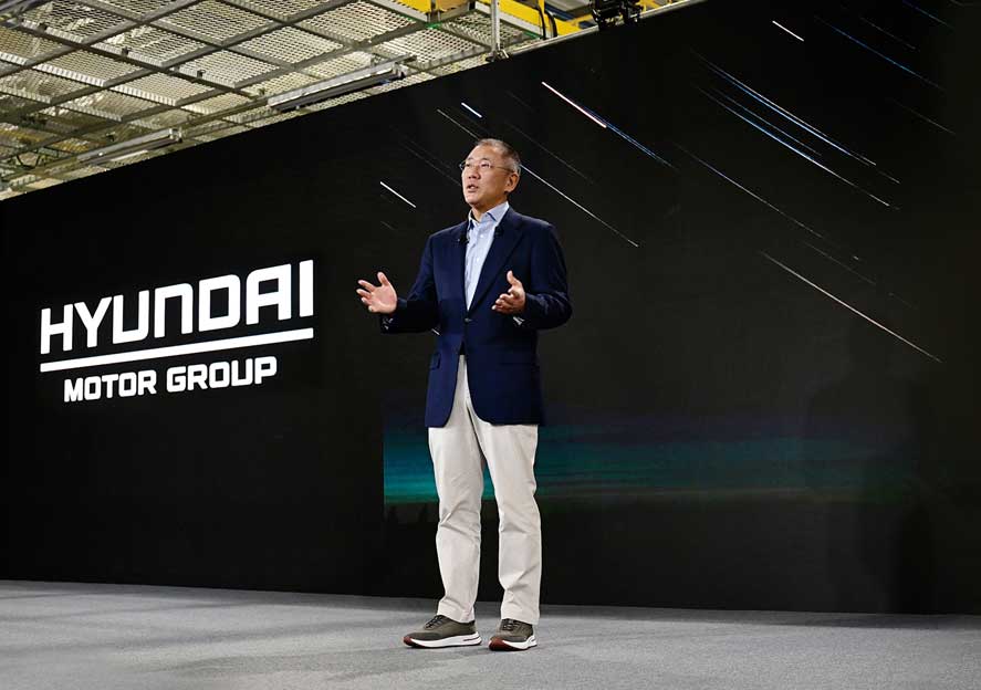Hyundai’s Euisun Chung & Family receive Automotive News Centennial ...